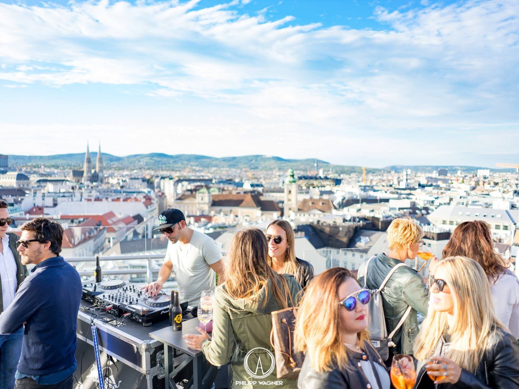 FREILUFT - die Stadtterrasse: Die neue Rooftop Bar in Wien - Vienna Online