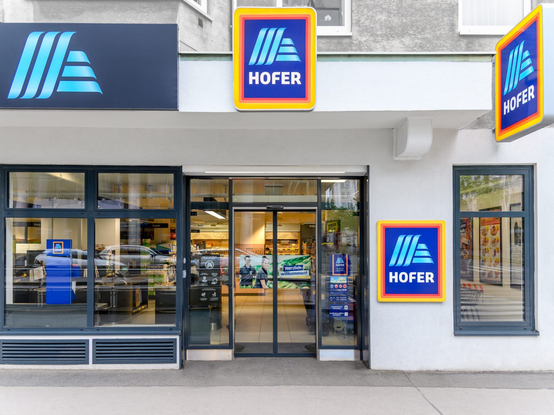 Mit Angeboten: Hofer-Filiale eröffnet in der Ottakringer Straße in Wien ...