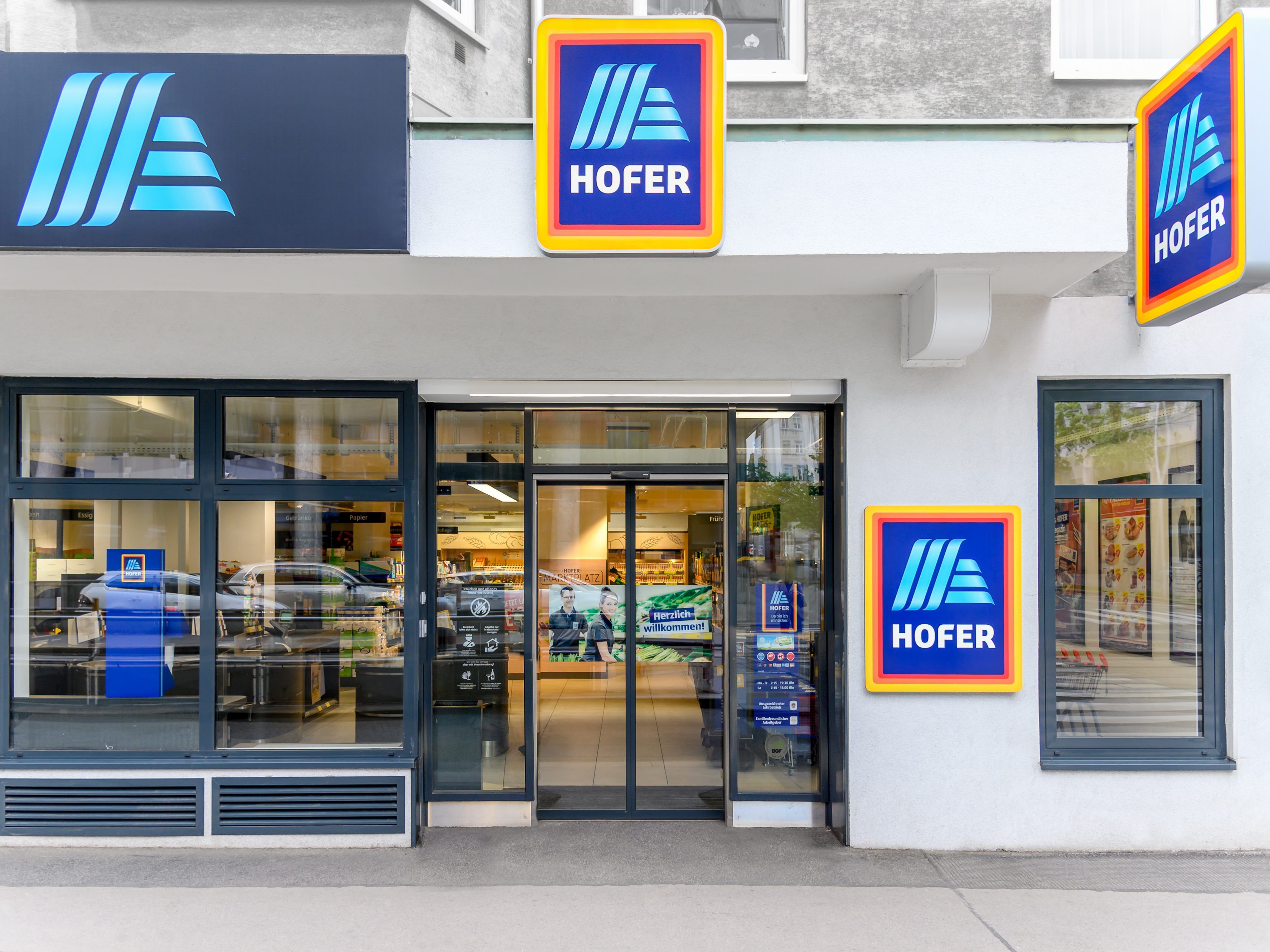 Mit Angeboten: Hofer-Filiale eröffnet in der Ottakringer Straße in Wien ...