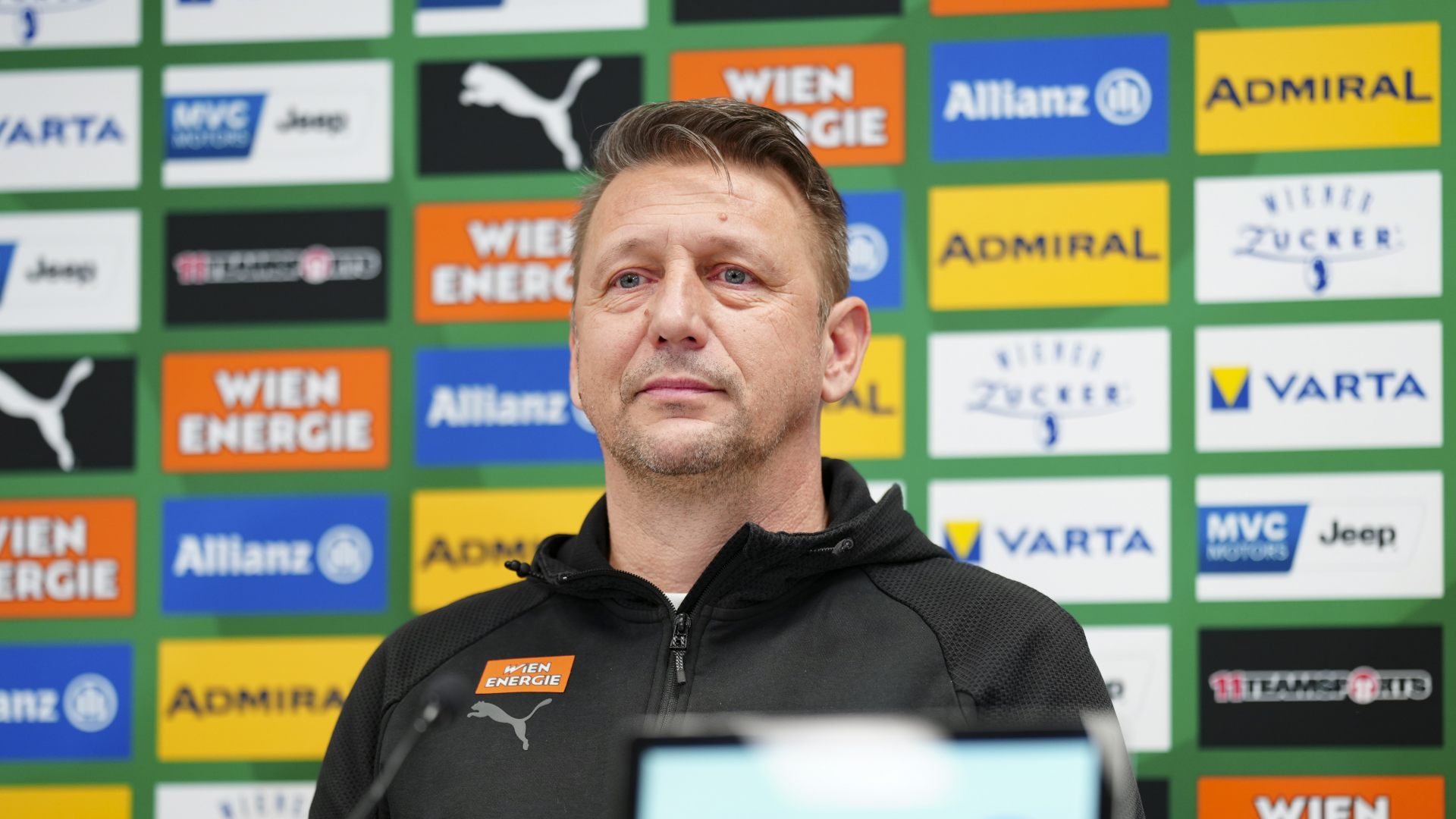 Rapper Cro als Designer für H&M - Lifestyle national - VIENNA.AT