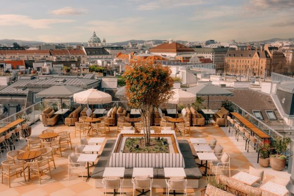 Die Top 5 Rooftop-Bars und Weingenuss-Spots mit Aussicht in Wien ...